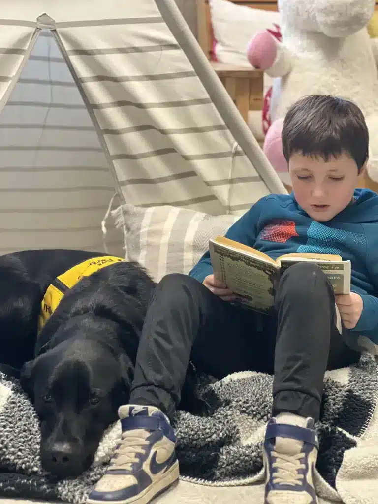*PHOTOS* Therapy Dog Myrtle Provides a Calm Audience for Kearsarge ...